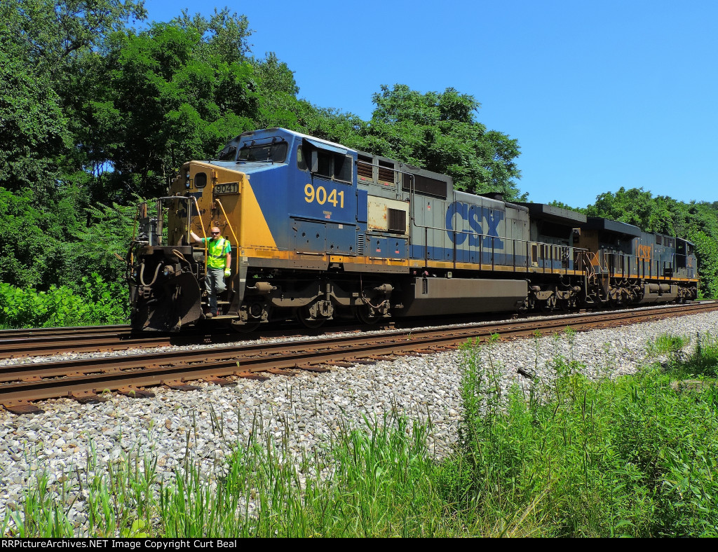 CSX 9041 and 3197 N786 helpers (3)